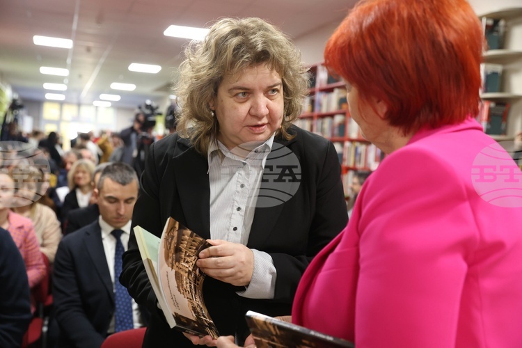 BTA :: Parliament Chair Kiselova Attends Sofia Library Awards