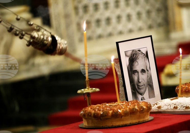 BTA :: Bulgaria Remembers First Democratically Elected President