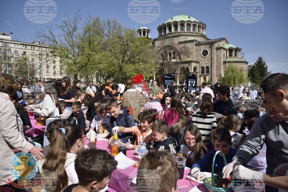 БТА :: Повече от 250 деца боядисваха яйца за Велики четвъртък на ...