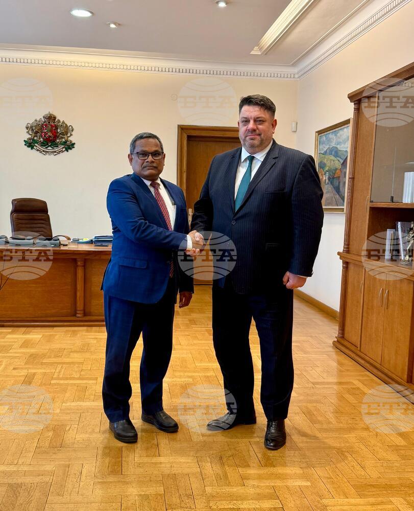 BTA :: Deputy PM Zafirov and Indian Ambassador to Bulgaria Arun Kumar ...