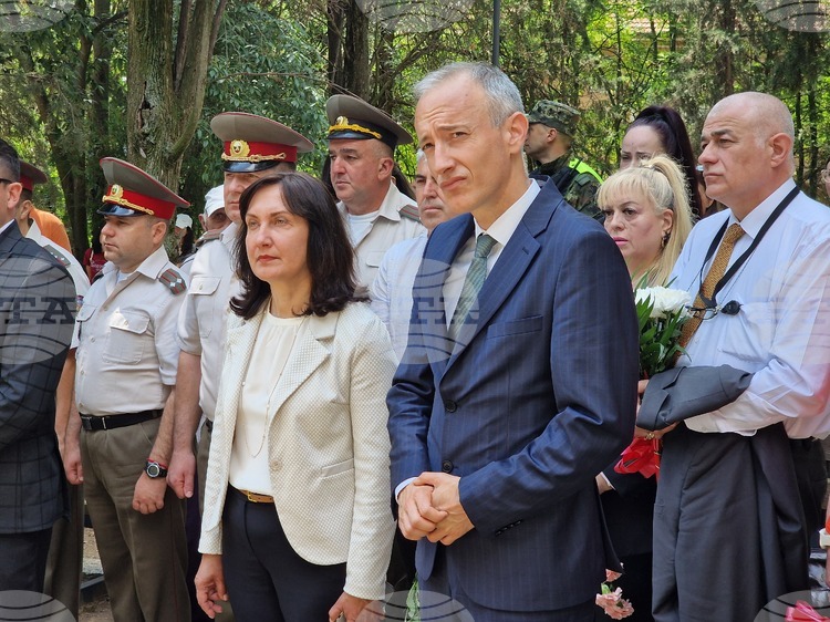 BTA :: Education Minister Valchev Pays Tribute to National Hero Hristo ...