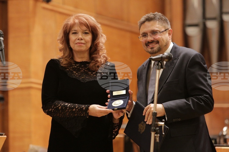 BTA :: Vice President Iotova Bestows Badge of Honour on BTA