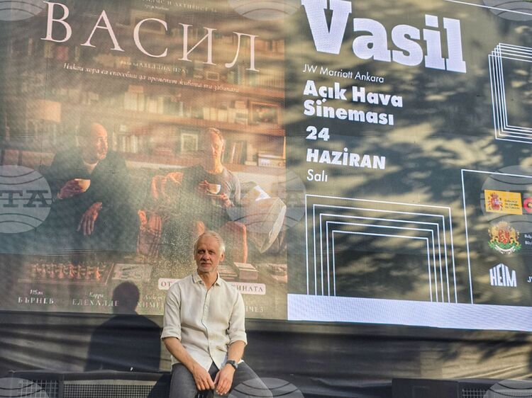 BTA :: Bulgarian Actor Ivan Barnev Receives Standing Ovation at Screening of “Vasil” in Ankara