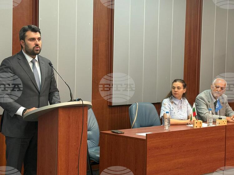 BTA :: Foreign Minister Georgiev Meets with Young People on Occasion of ...