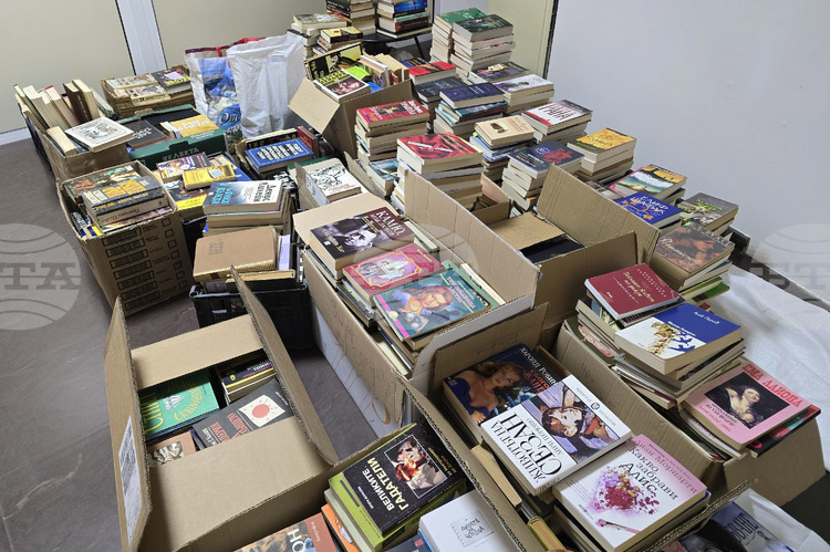 BTA :: Vratsa Hospital Opens Library for Patients with 250 Donated Books
