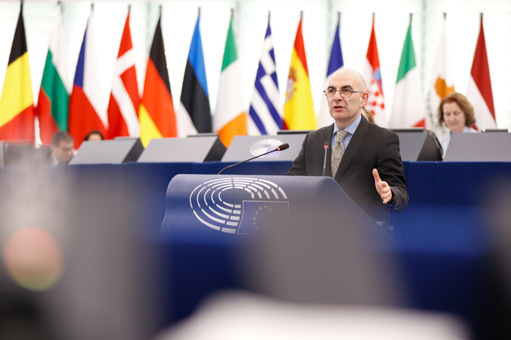 БТА :: Петър Волгин пред ЕП: Ръководителите на ЕС тереперят като зайци ...