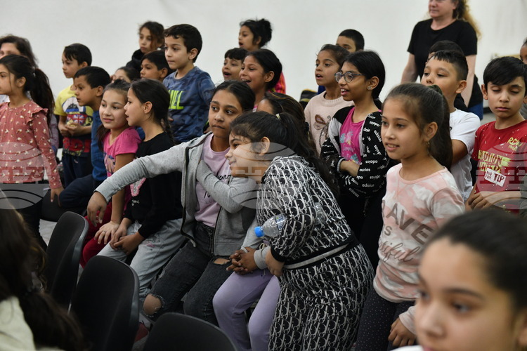BTA :: Puppet Theatre in Sliven Promotes Roma Kids' Cultural Integration