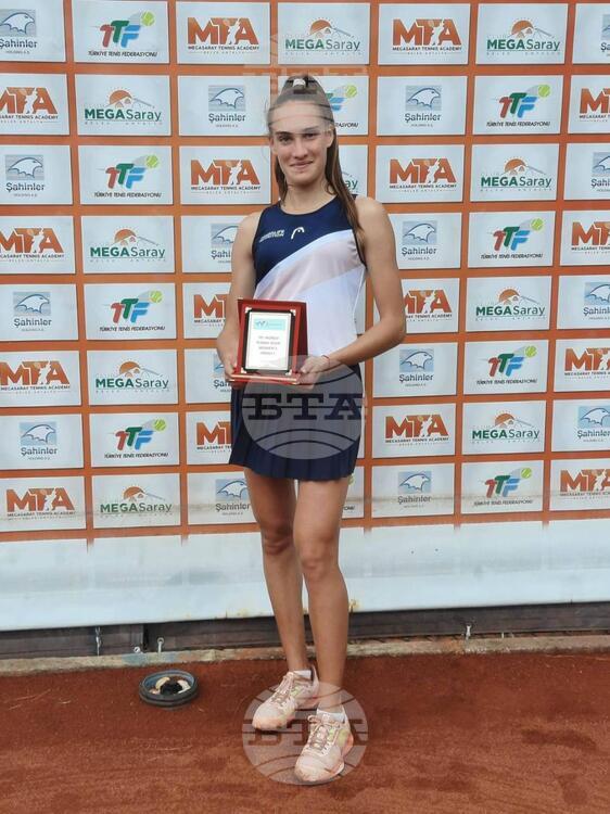 BTA :: Denislava Glushkova Wins Tennis Tournament in Antalya