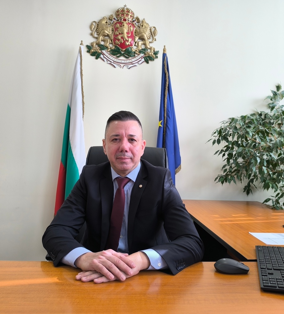 БТА :: Поздравление на Асен Атанасов, областен управител на област ...