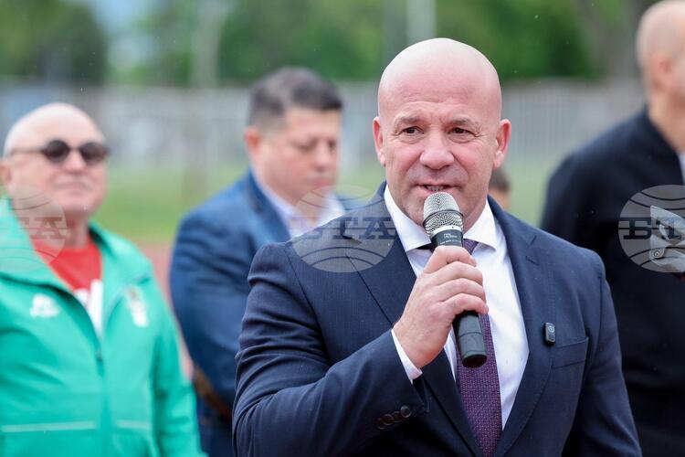 БТА :: Министерство на младежта и спорта: Министър Енчо Керязов ...