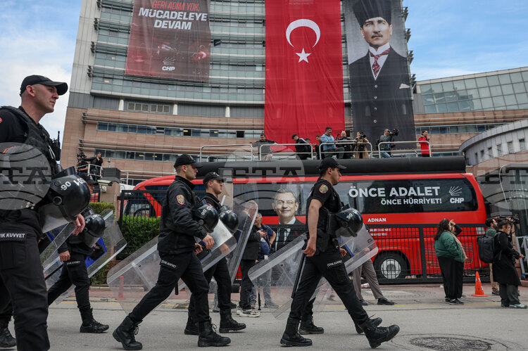 BTA :: Turkish Police Storm Opposition Party HQ to Reinstate ...