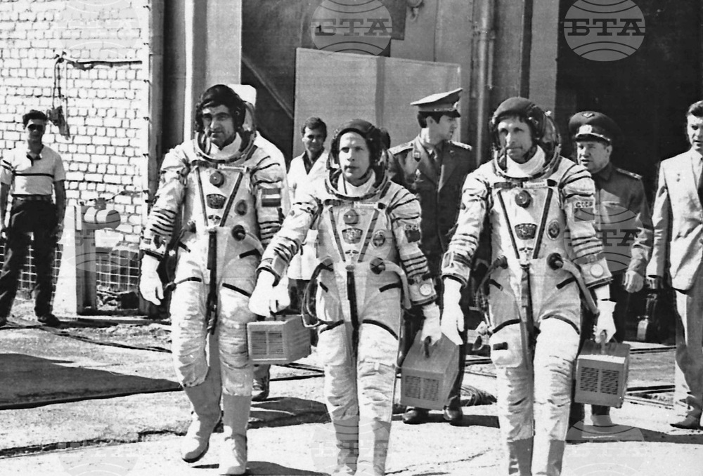 BTA :: June 7, 1988: Space Flight Makes Bulgaria Sixth in World to Have ...