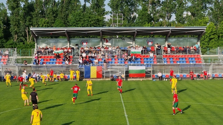BTA :: Bulgarian Football Stars, Romanian MPs Play Friendly in Bucharest