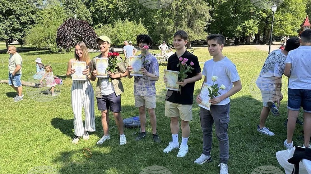 БТА Децата от училище „Родна реч“ в Осло получиха удостоверенията си за завършен клас