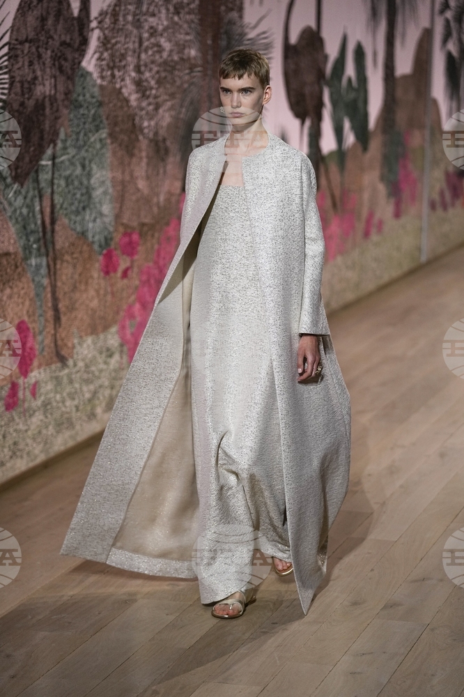 БТА :: "Диор" показа в Париж колекция висша мода, вдъхновена от древен Рим