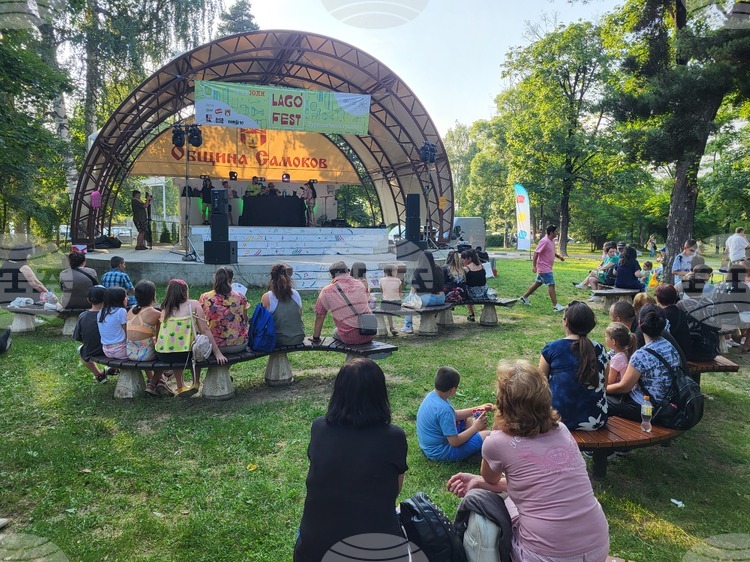 БТА :: И тази година традиционният фестивал LAGO Fest събра стотици ...