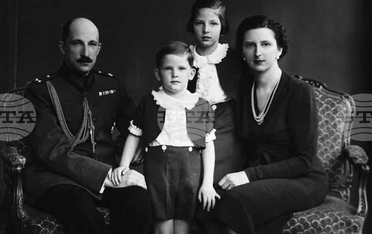 BTA :: July 26, 1946: Parliament Adopts Bill on Referendum to Abolish ...