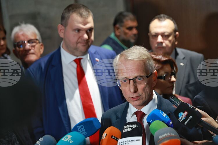 BTA :: PM Denkov Signs Agreement with Protesting Miners