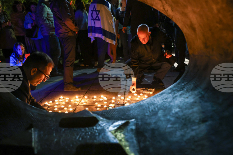 BTA :: People in Sofia Light Candles, Lay Flowers in Memory of Victims ...