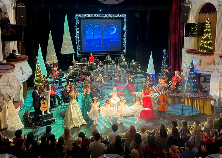 БТА :: Спектакълът "Коледна приказка" на Йордан Камджалов и Деси ...