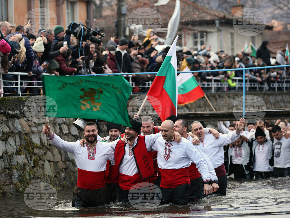 BTA :: Hundreds Take Part in Traditional Men's Dance in Tundzha River ...