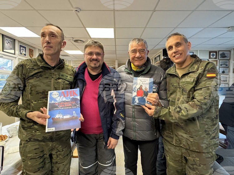 BTA :: RSV 421 Aids Spanish Antarctic Bases
