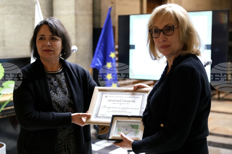 BTA :: National Library Presents BTA with Media Partnership Award