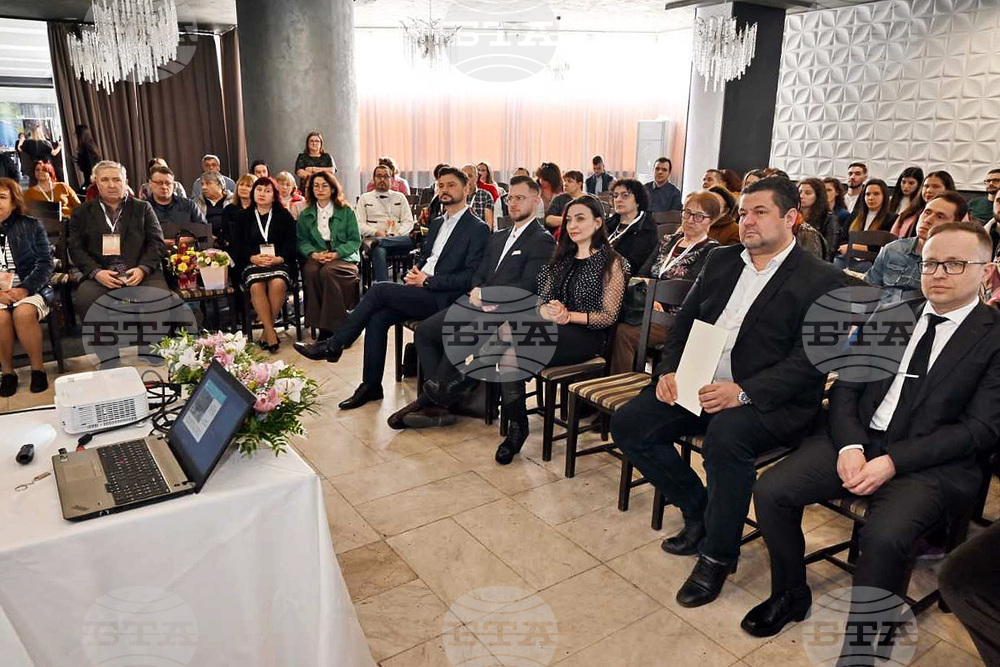 БТА Повече от 300 зъболекари и студенти участват в национален форум по дентална медицина в Шумен