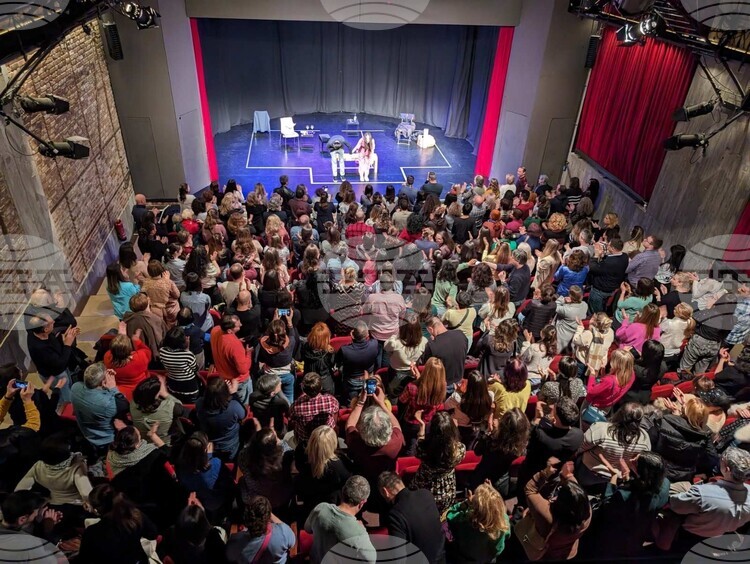 БТА :: Арт театър започна културна програма за българите в чужбина