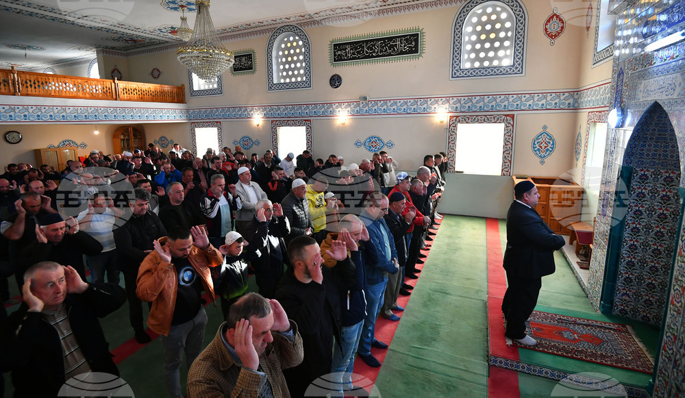 BTA :: Bulgarian Muslims Celebrate Ramazan Bayram