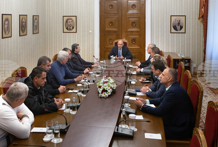 BTA :: President Radev Meets with Trade Union Representatives