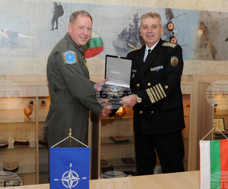 BTA :: Admiral Emil Eftimov, Visiting General James B. Hecker Discuss ...