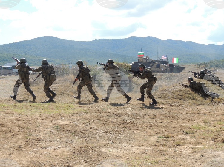 BTA :: Bulgarian, US Troops Demonstrate Capabilities at Novo Selo ...