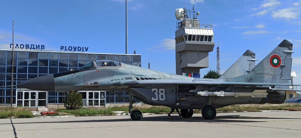 BTA :: Air-Policing Aircraft, Maintenance Equipment Relocated from Graf ...