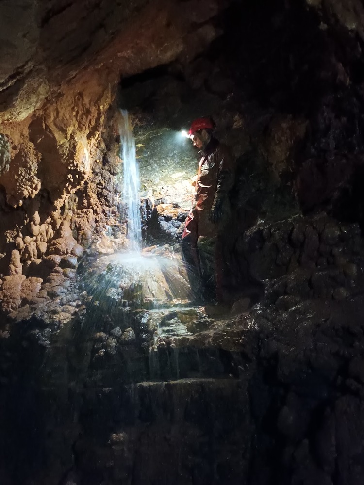 БТА :: Колкина дупка стана най-дългата пещера в България