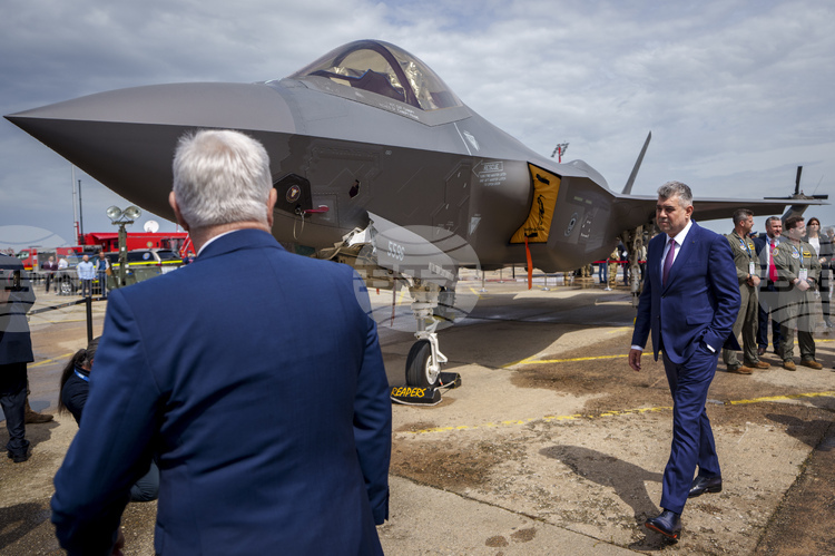 BTA :: US F-35 Fighter Jet Presented at Defence Exhibition in Bucharest