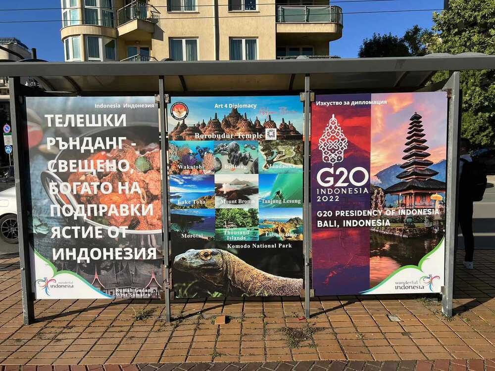 BTA :: Art4Diplomacy Project Presents Indonesia on Bus Stops in Sofia