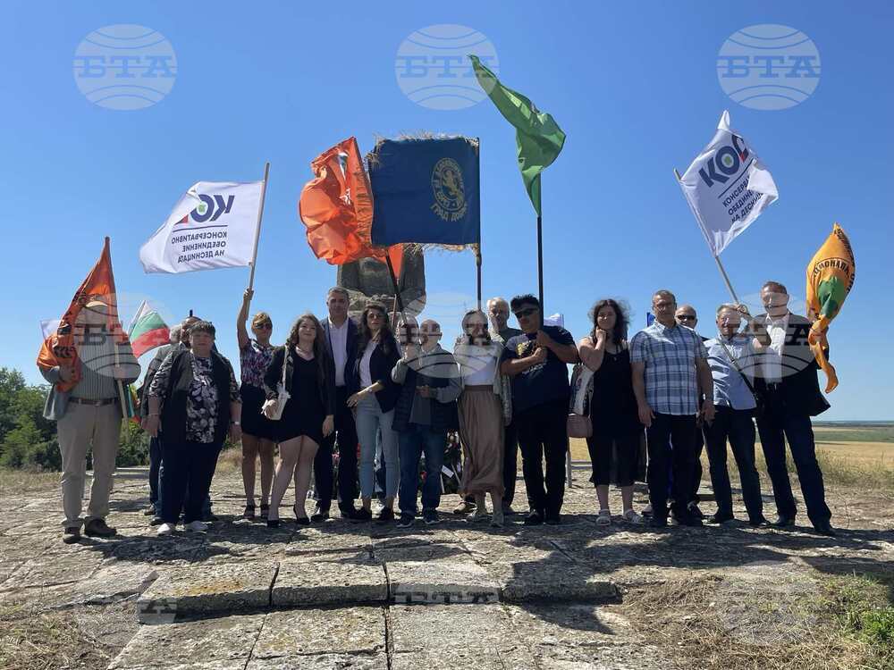 БТА Кандидати за депутати от Синя България участваха в поклонението по повод 124 години от