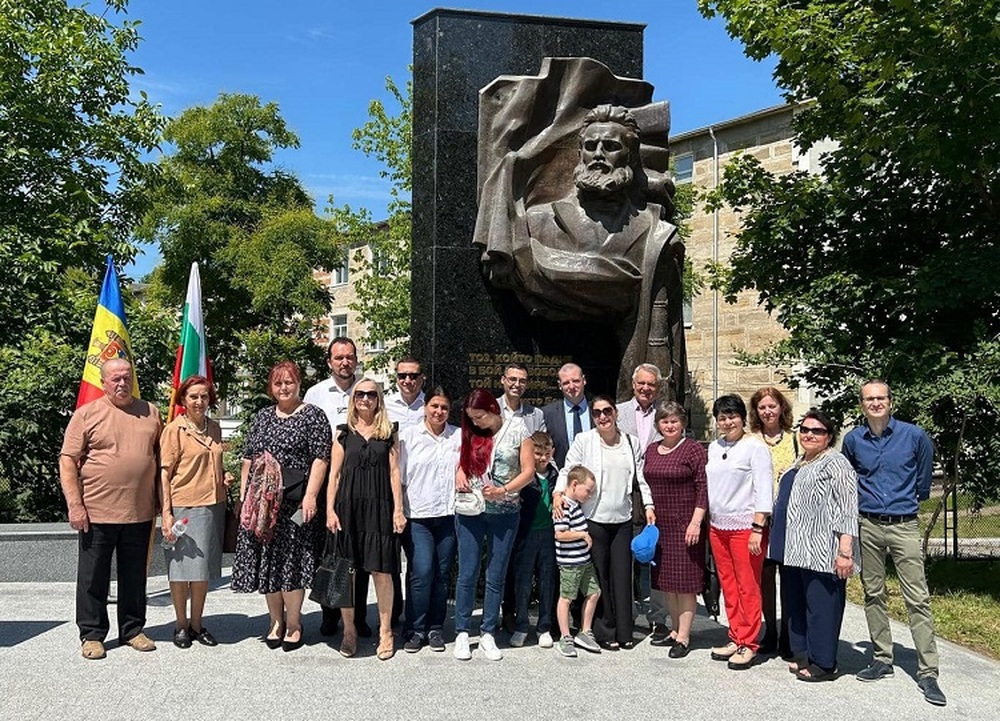 BTA :: Day of Hristo Botev and Those Fallen for Bulgaria's Liberation ...