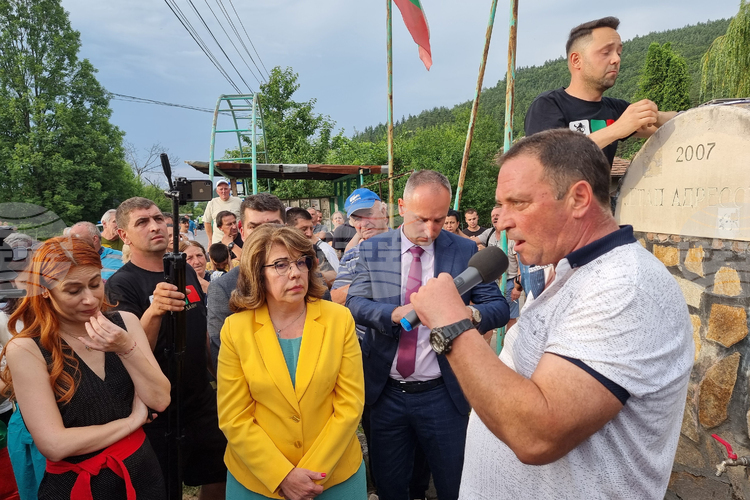 BTA :: People Protesting at Long-Haul Truck Traffic via Petrohan Pass ...