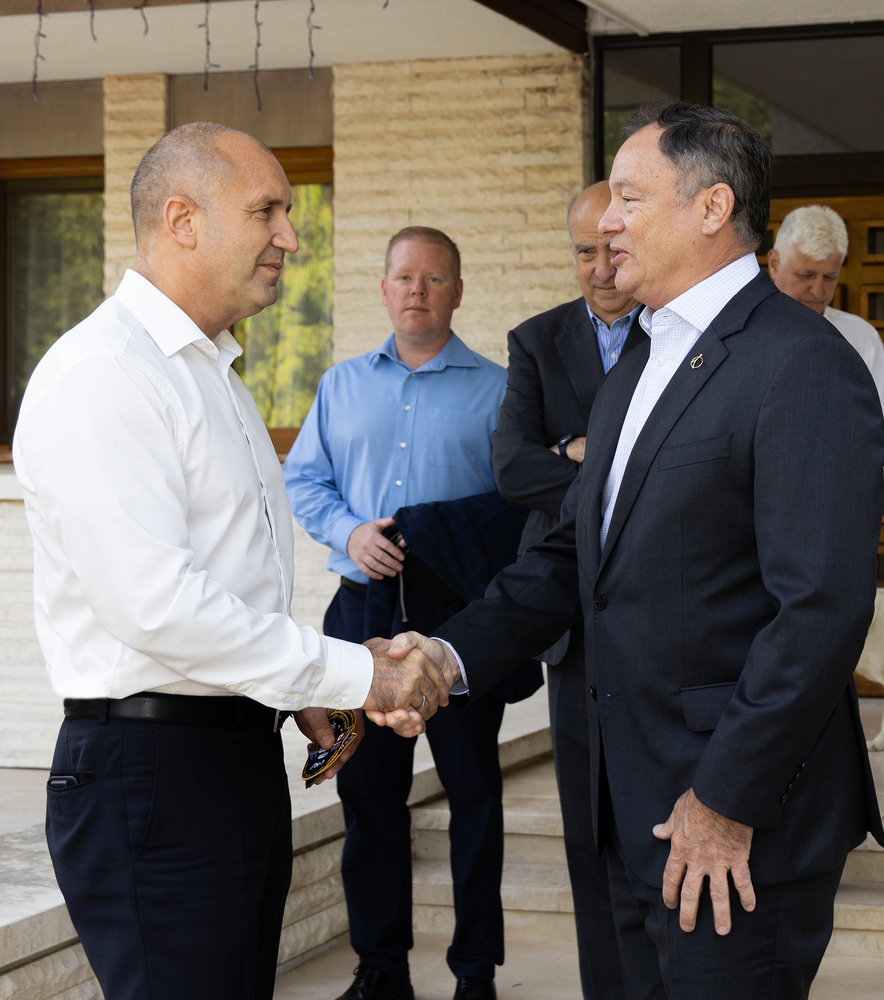 BTA :: President Receives American Astronaut Michael Lopez-Alegria