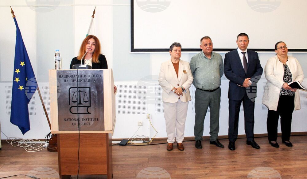 БТА Зам министър Бисерка Цанева към новите младши съдии прокурори и следователи Бъдете