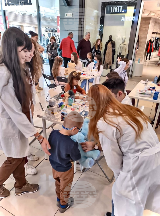BTA :: Medical Students Association Organizes Teddy Bear Hospital