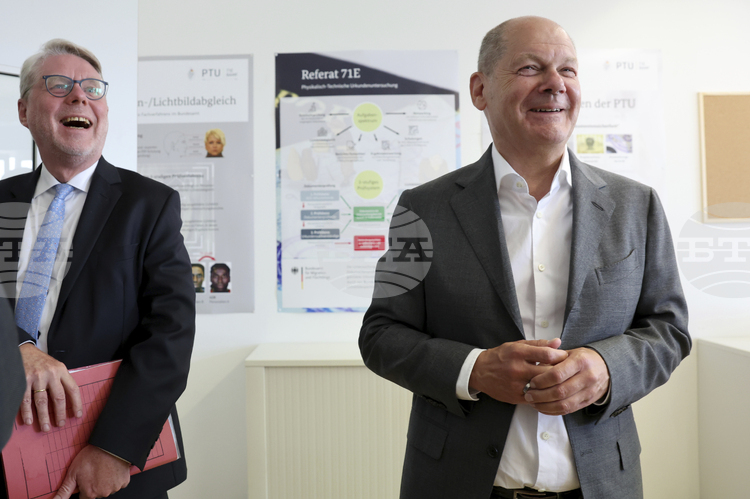 БТА :: Канцлерът Шолц призова за по-бързо разглеждане на молбите за ...