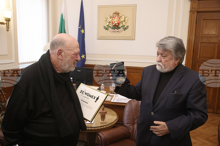 BTA :: Prominent Clarinetist Papasov Awarded Honorary Plaquette of ...