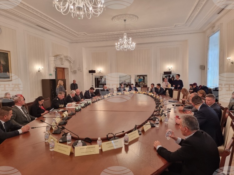 БТА Оказване на военна и военно техническа подкрепа на Украйна подкрепиха парламентарните