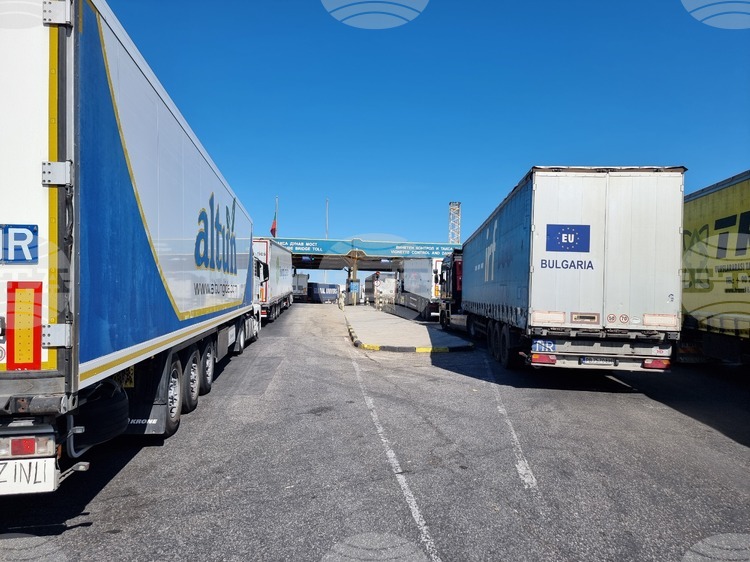 BTA :: Heavy Truck and Car Traffic Reported at Ruse-Giurgiu Bridge