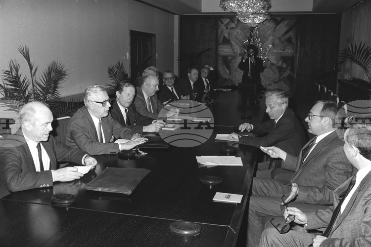 BTA :: August 29, 1990: Bulgaria Establishes Diplomatic Relations with NATO