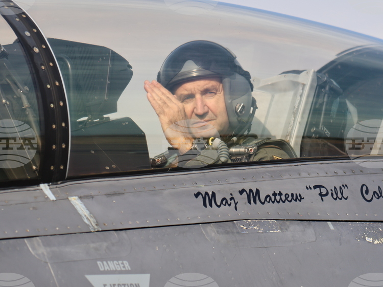 BTA :: President Makes Demonstration Flight with F-16 Fighter at US Air ...